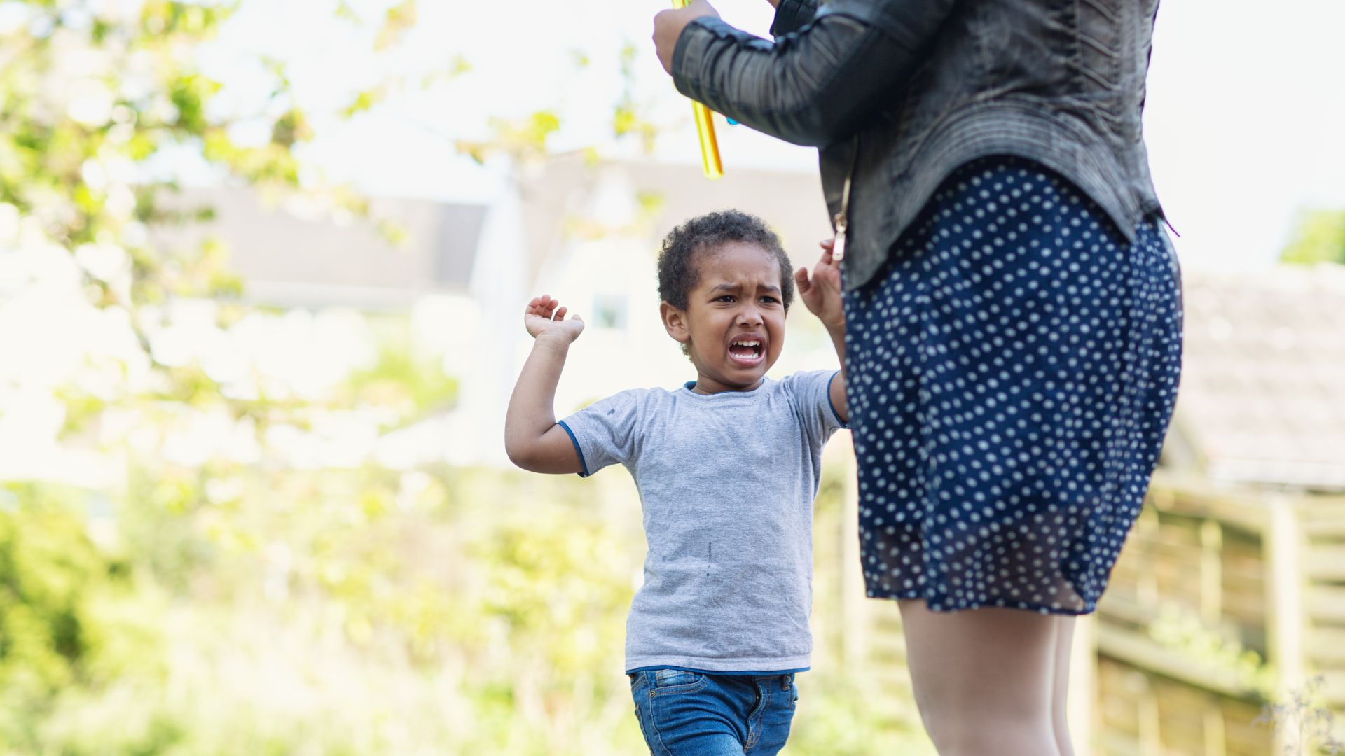 How to De-Escalate An Angry Child | themompsychologist.com